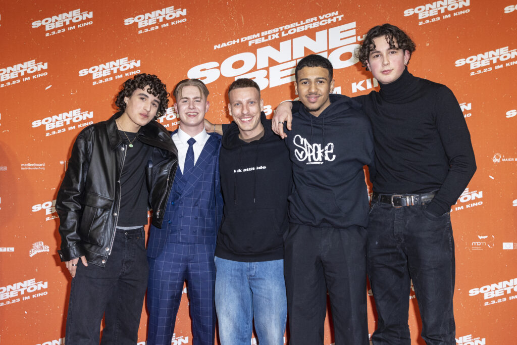 Gropiusstadt steht noch: SONNE UND BETON feiert Premiere in Neukölln ...